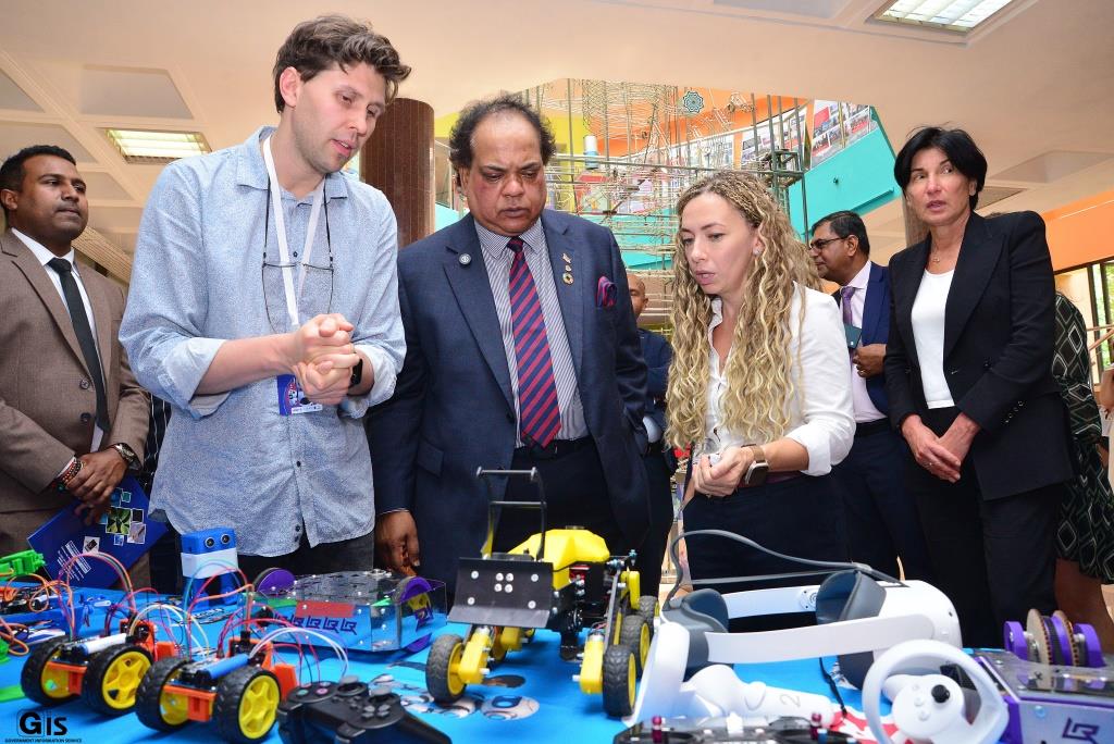 STEM: Mauritius students dive into Robotics and Virtual Reality programme