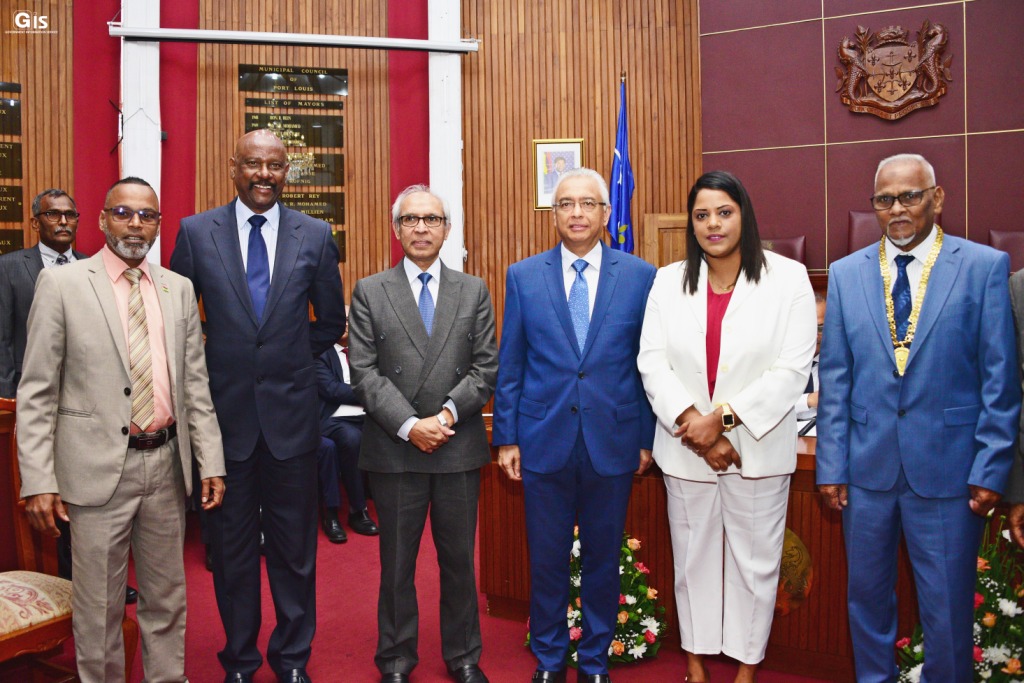 Special City Council Meeting of Port-Louis elects new Lord Mayor and ...