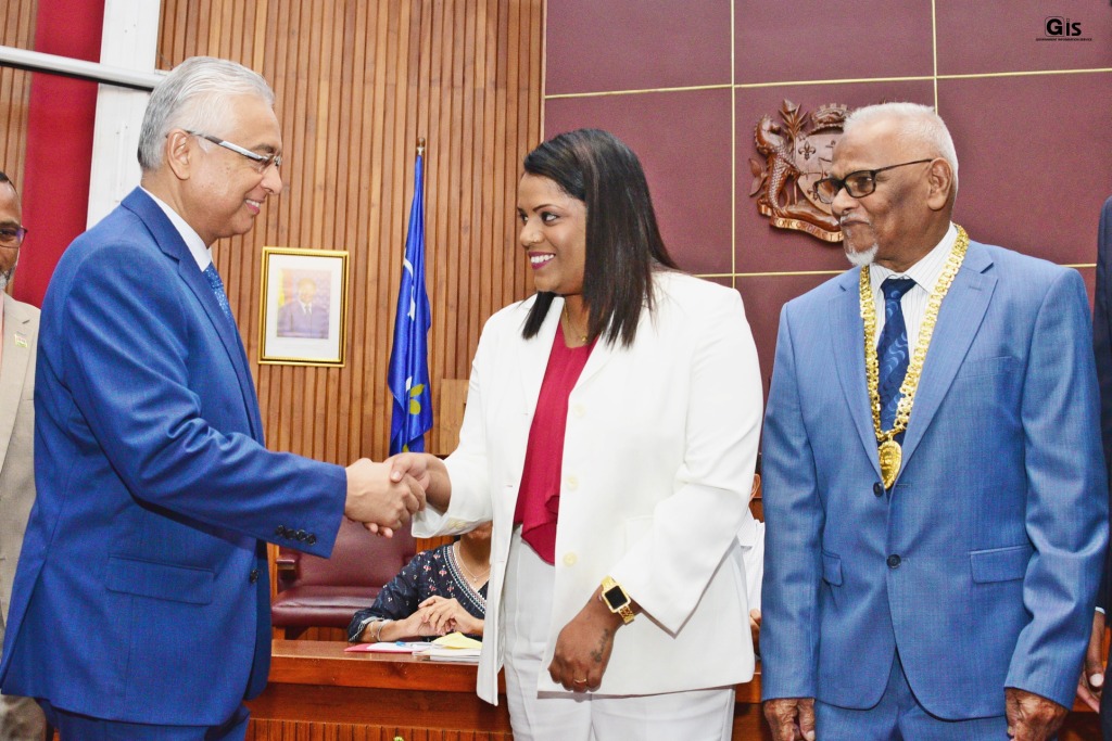 Special City Council Meeting of Port-Louis elects new Lord Mayor and ...