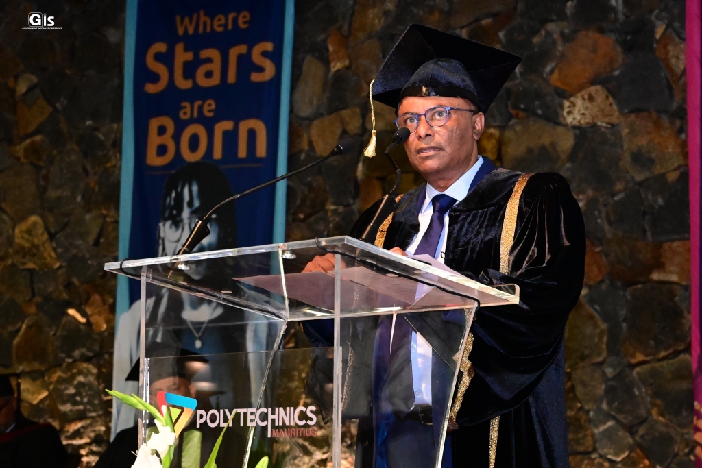 VPM Dookun-Luchoomun graces fourth Convocation ceremony of Polytechnics ...