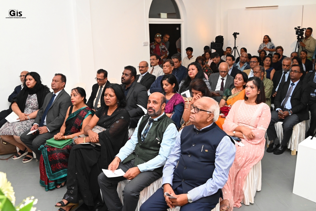 VPM Dookun-Luchoomun launches art exhibition showcasing best artworks ...