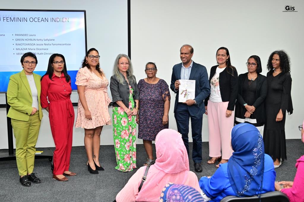 Women Empowerment: 85 participants complete English Literacy using IT ...