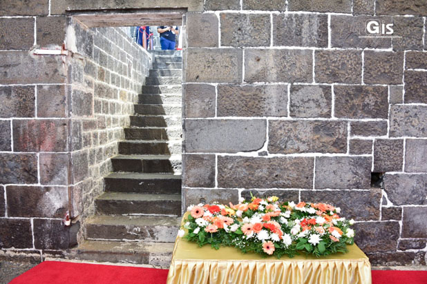 Wreath-laying and cultural items mark commemoration of 187th arrival of Indentured Labourers in ...