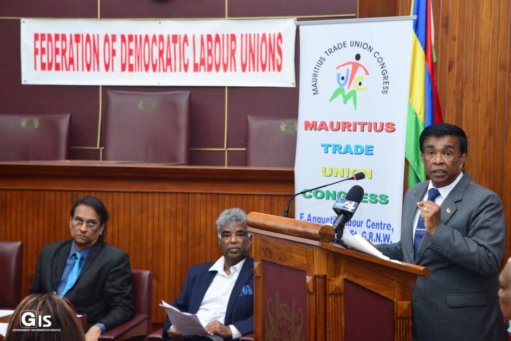 President Roopun launches an updated Worker’s Guide on the ‘Mauritian ...